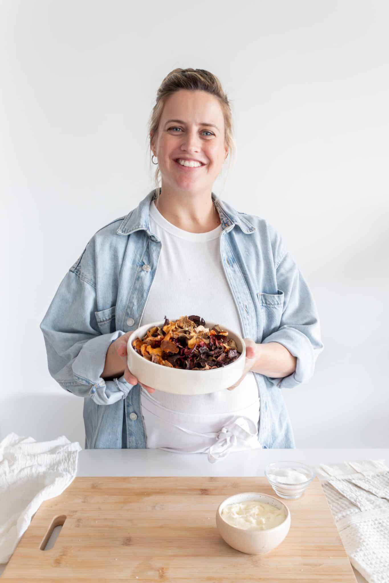 Chips de batata, boniato y remolacha con alioli de ajo asado - Revista ...